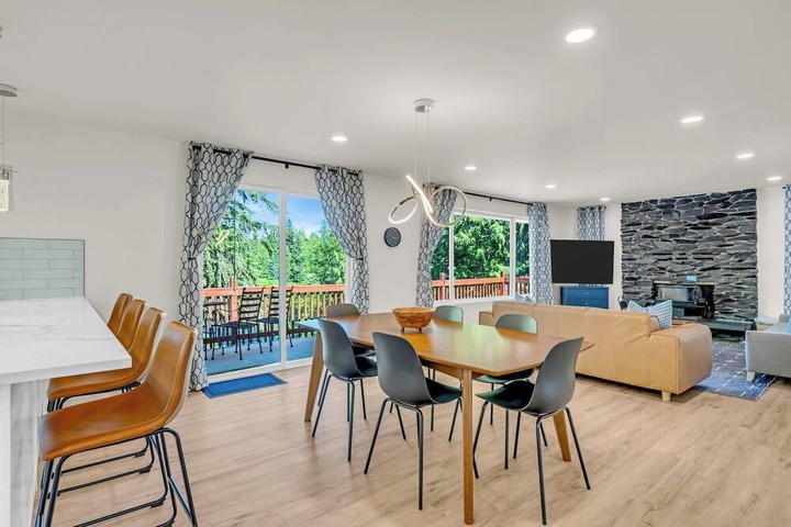 Lakefront Retreat For 6 With Stunning Views, Sauna - Everett, WA