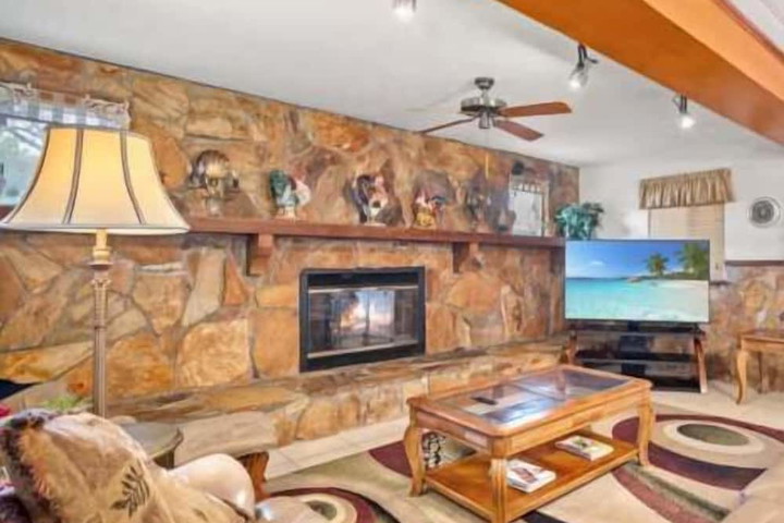Beautiful Valrico Home Huge Fenced Yard & Pool - Plant City, FL