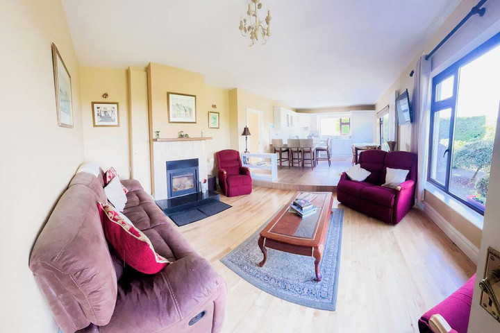Quiet 5 Bed / 3 Bath Rural Home Within 10 Minutes Of Killarney - Killarney
