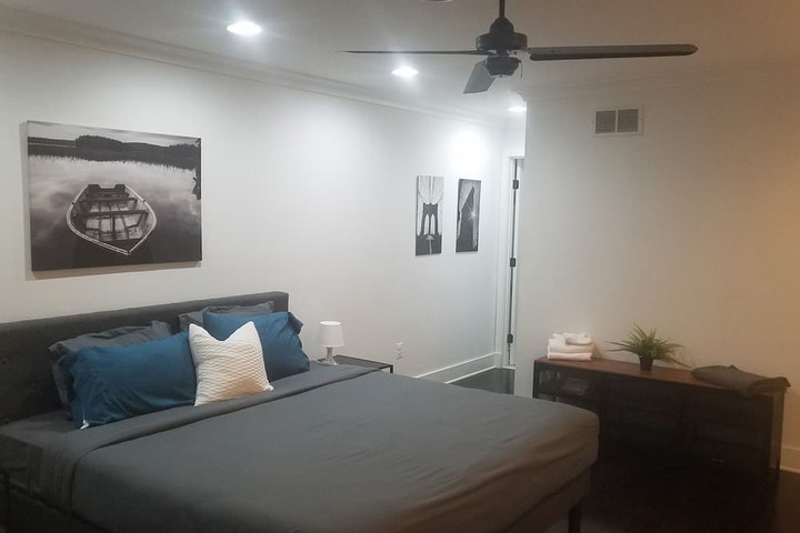 Beautiful Luxury Waterfront Property,clean,fully Sterilized,family Oriented. - Baltimore, MD