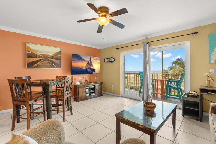 South Beach Condo #304 Gulf Front Comfort With Balcony On Treasure Island - Treasure Island, FL