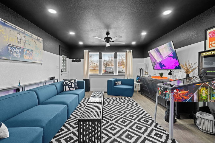 Walk To Oaklawn! Backyard Oasis+hot Tub & Fire Pit - Hot Springs, AR