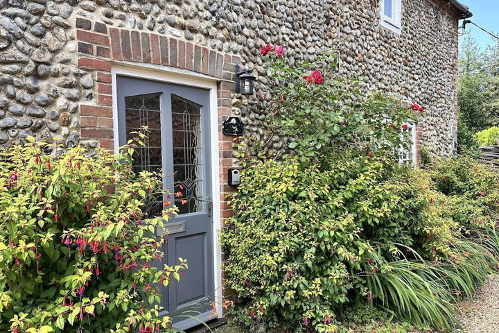A Charming Detached Period Cottage Tucked Into The Town Of Blakeney - Blakeney