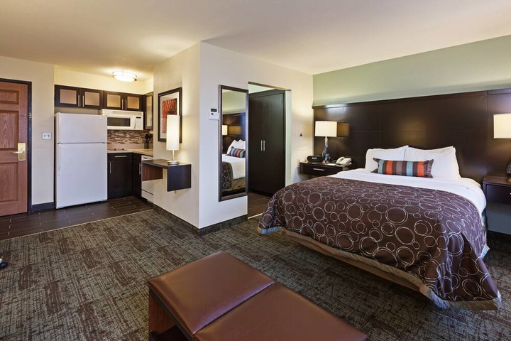 Studio Suite In Tulsa | Free Breakfast + Fitness Center - Broken Arrow, OK