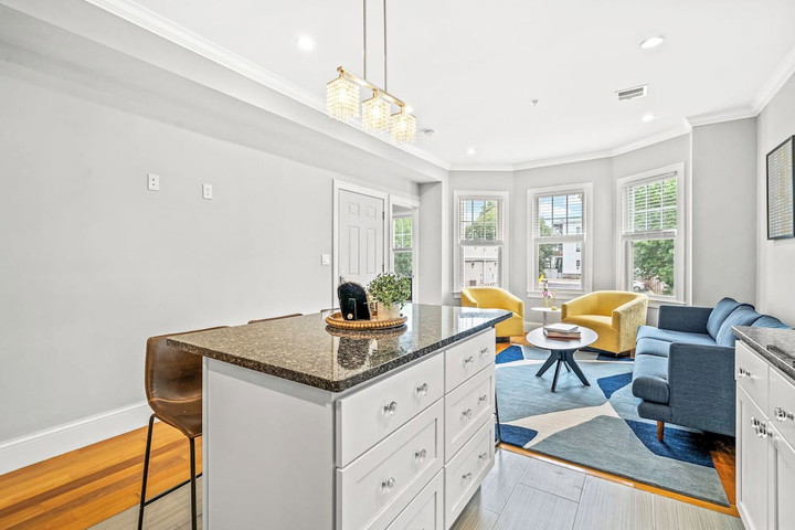 Modern Home-like 3br2ba Retreat/minutes To T - Boston, MA