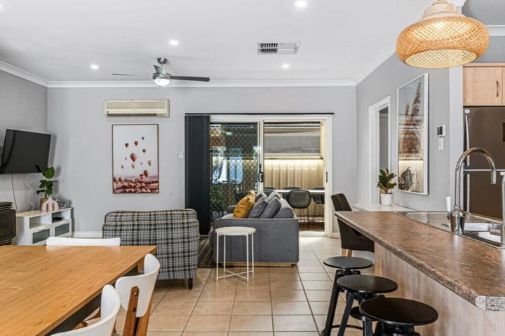 Entire House 3br 2bth I 2 Courtyards I Wifi - Glenelg