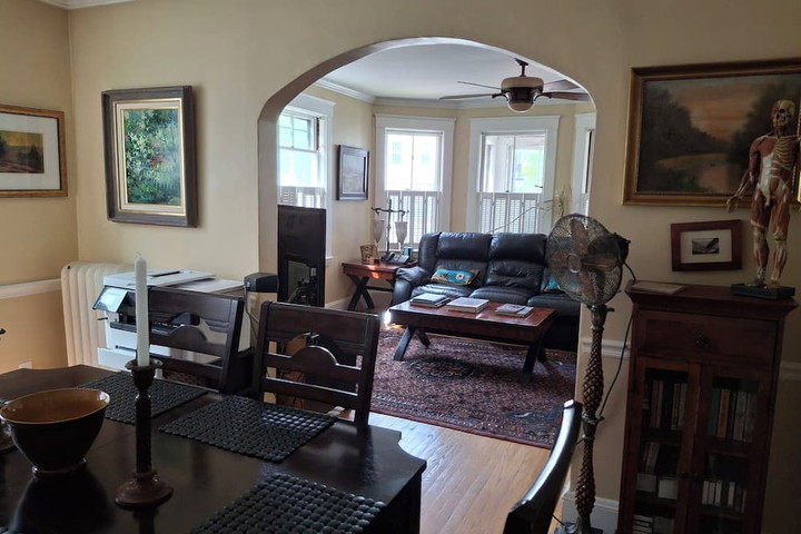 2nd Floor Apartment 5 Minutes To The Subway To Boston & Cambridge. - Boston, MA