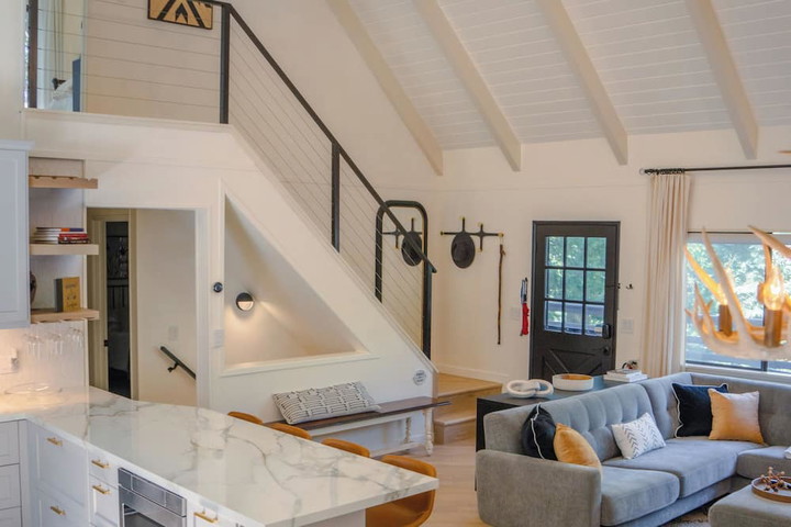 Stunning Treetop Cabin Just Steps Away From The Lake And Village - Lake Arrowhead, CA