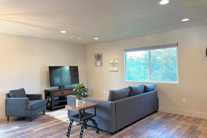 Stay Close To It All  Shasta Lake City Rental Near Lake & Downtown - Shasta Lake, CA