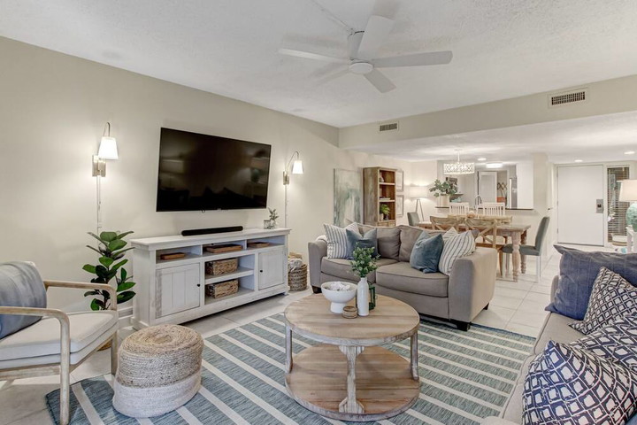 Pet Friendly | Ground Floor Beachwood Condo | Newly Updated | Across The Street From Beach - Jacksonville, FL