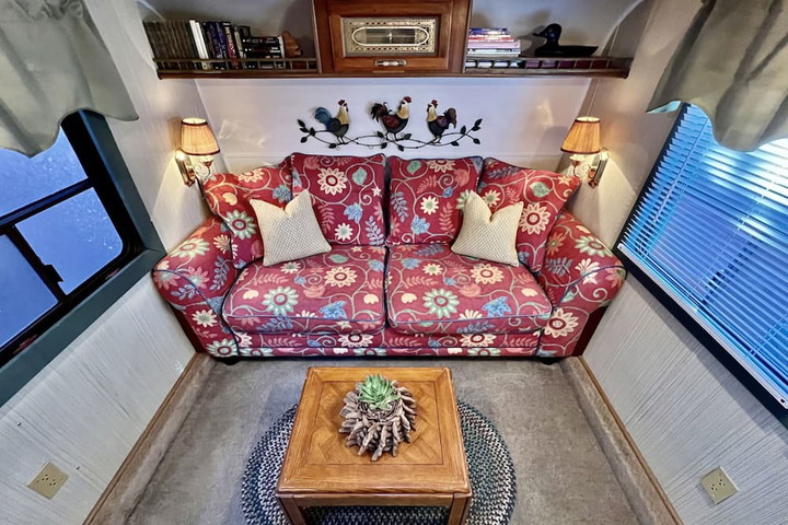 Pet Friendly Vintage Camper Turned Tiny House With Fenced Yard Near Sedona! - Arizona