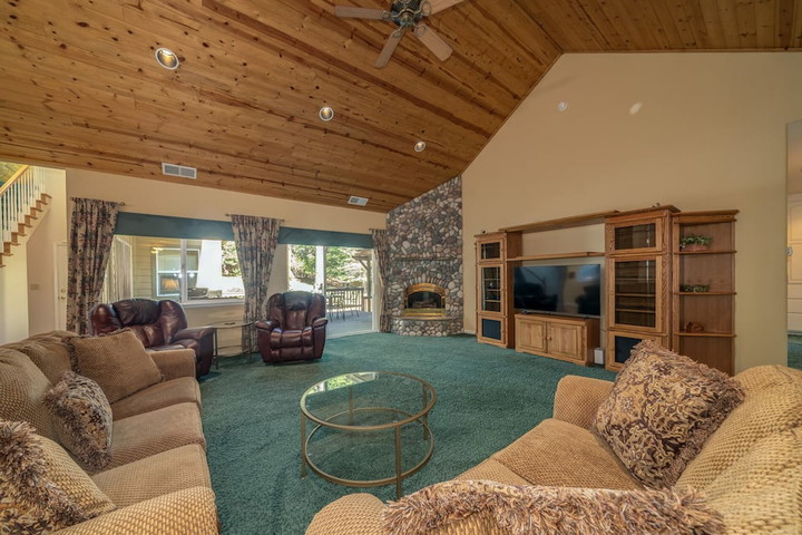 Our Happy Place - Pet Friendly Home With Hot Tub And Yard - Arnold, CA