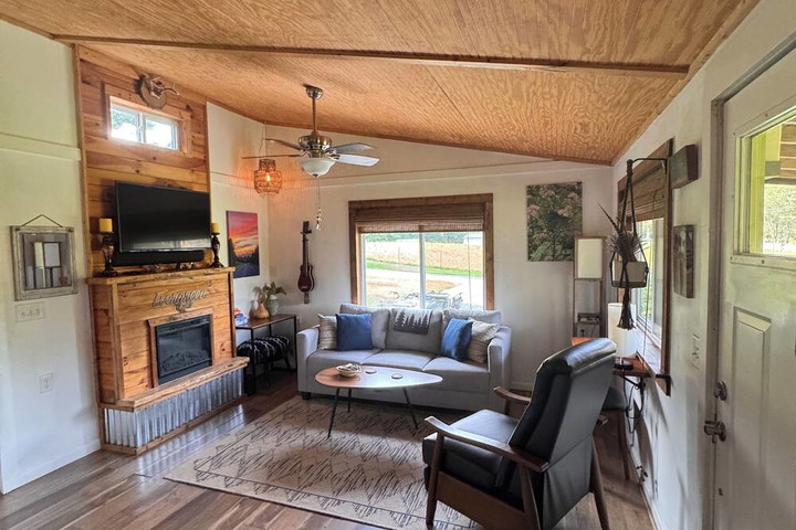 Adventurous Tiny House! Located On 1 Acre Surrounded By Evergreen Forest - Lake Norman, NC