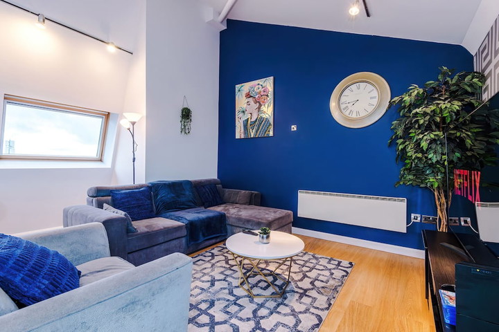 Stylish Penthouse | Free Parking | Pool Table | Ps4 - Manchester, NH