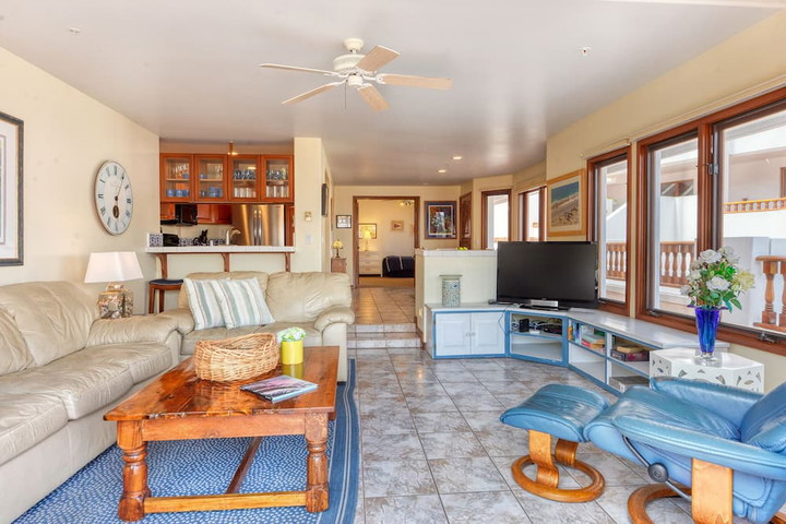 H1785: Spacious Villa, Wrap Around Balcony, 6 Seater Golf Cart,views, 9 Steps - Avalon, CA