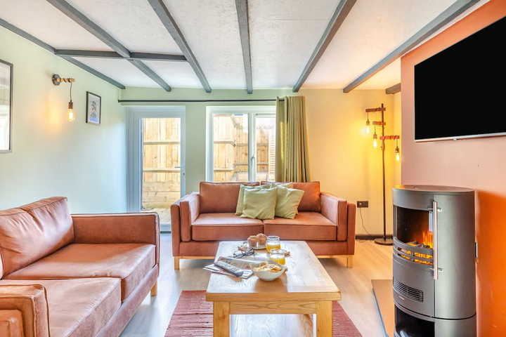 Three-bedroom Cottage With Wi-fi, Netflix-ready Tv, Private Decking, Ninja Bbq, Ev Charging And A Hot Tub, Perfect For Easy Escapes. Up To Three Dogs Are Welcome Too. - Polperro