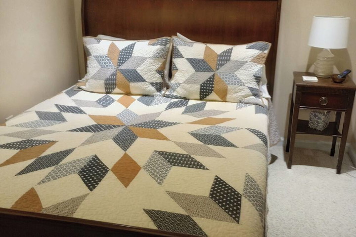 Jayne's Timeless Treasures 1- Bedroom Bed And Breakfast In Charming Port Matilda - DuBois, PA