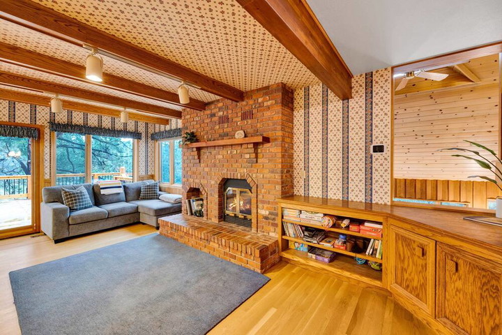 Escape To Montana At This Spacious Retreat. Nestled In A Quiet, Private Setting, This Rustic Home Features Stunning Views. Enjoy The Peace Of Nature With The Convenience Of A Quick Drive To Town The Perfect Basecamp For Your Montana Getaway. - Missoula, MT