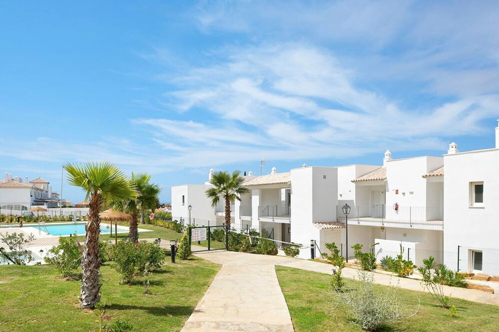 Apartment 'Bajo Con Jardín Privado Atalanterra' With Sea View, Shared Pool And Wi-fi - Zahara de los Atunes