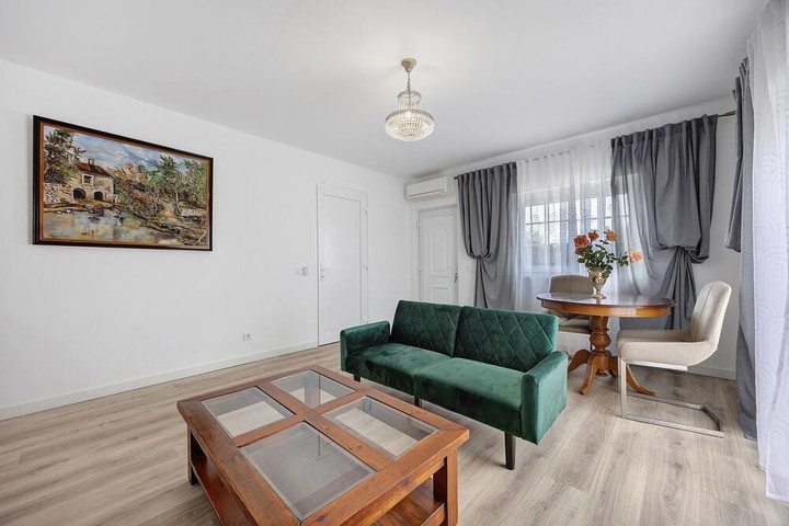 'Vista Serra - Suite' Room With Shared Pool, Wi-fi & Air Conditioning - Alvor