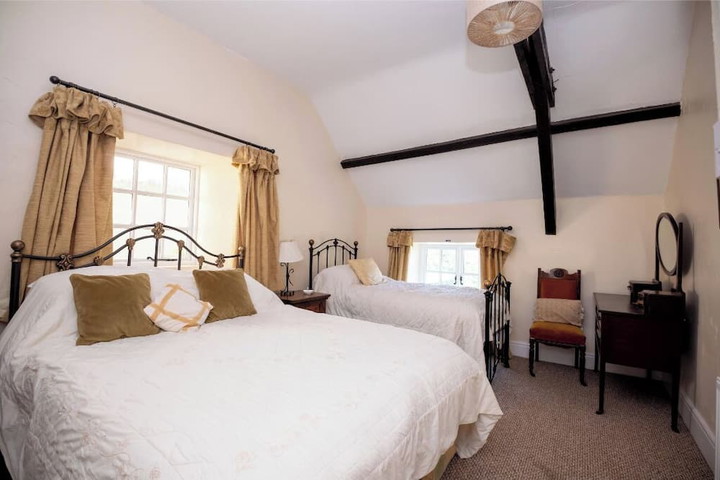 Luxury And Elegant Lakeside Lodges, Boating Activities And Pet Friendly. - Limerick City