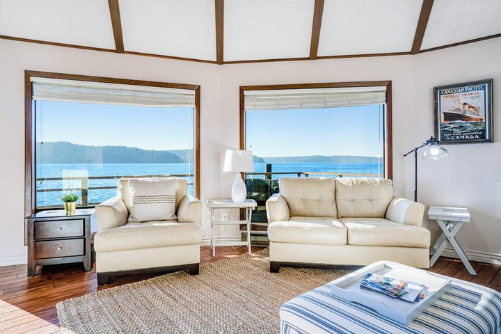 2br Waterfront Home Withwater Access & Wood Stove - Hoodsport, WA