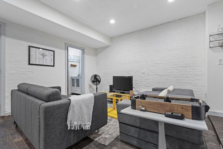 Cheery Flat In Adams Morgan - Mt Pleasant - Silver Spring, MD