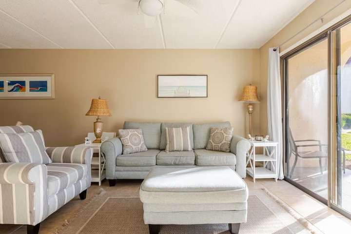 First Floor Condo. Steps To The Beach, Hot Tub And Pool - St. Augustine Beach, FL