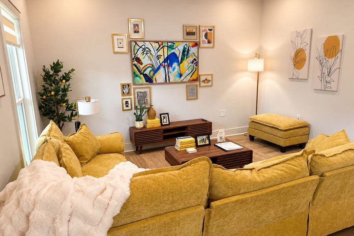 Sunkissed On The Coast, Well Appointed, High-end Home Near Dt. Smeg Espresso - Gulf Breeze, FL