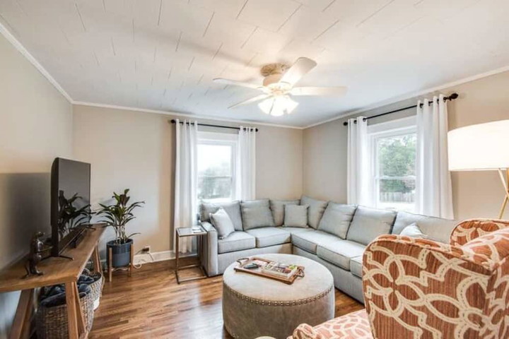Southern Charm Cottage- Historic 2 Bed 1 Bath Refuge In Hickory - Hickory, NC