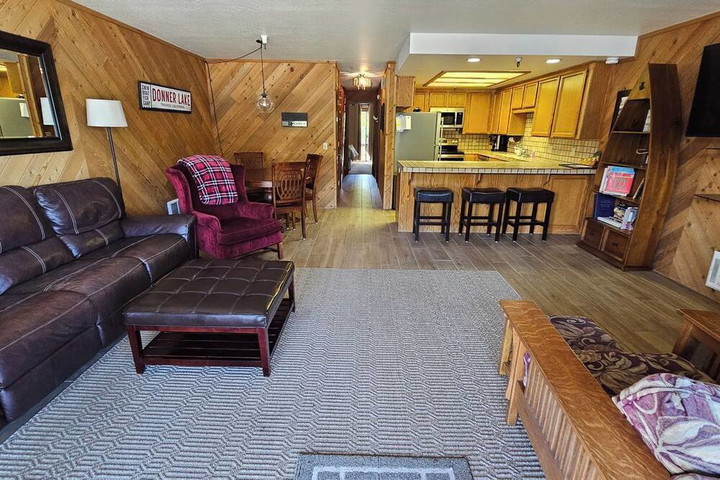 Lakeside Condo At Donner Lake - 2 Bdrm. 2 Bath - 1st Floor - Steps From The Lake - Truckee, CA