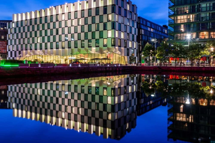 Grand Canal Dock Luxury Special Offer'' - 던리어리