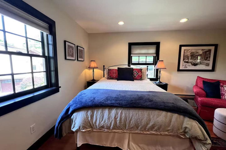 Private Barn Retreat With Pool 1br - 1ba - Parking - West Chester, PA