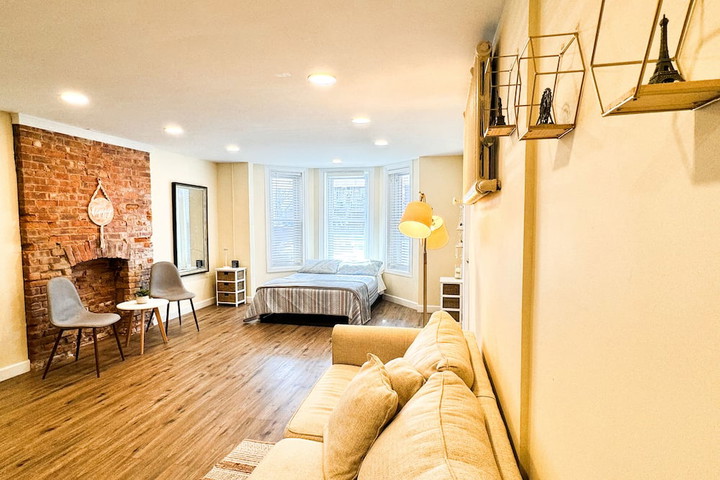 Charming Brick Row House Close To Nyc - Bayonne