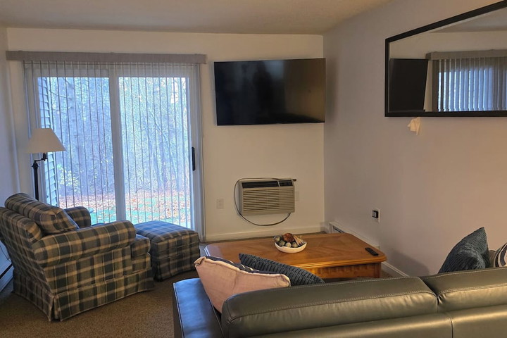 Weirs Beach Retreat - Laconia, NH