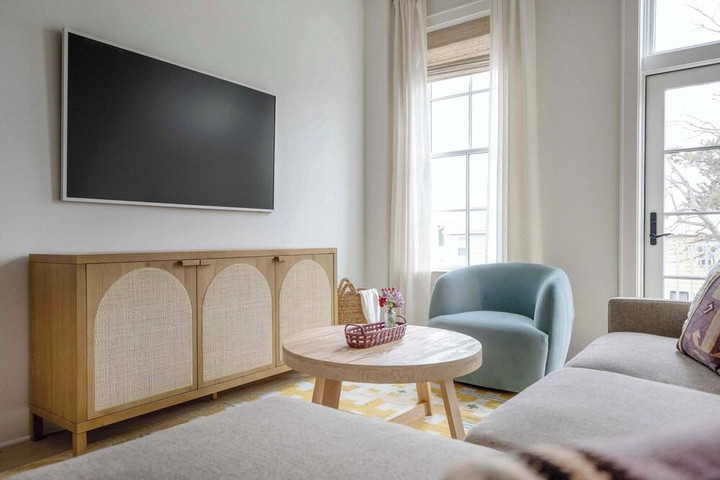 Chic & Modern Home In The Heart Of Charleston - Charleston, SC