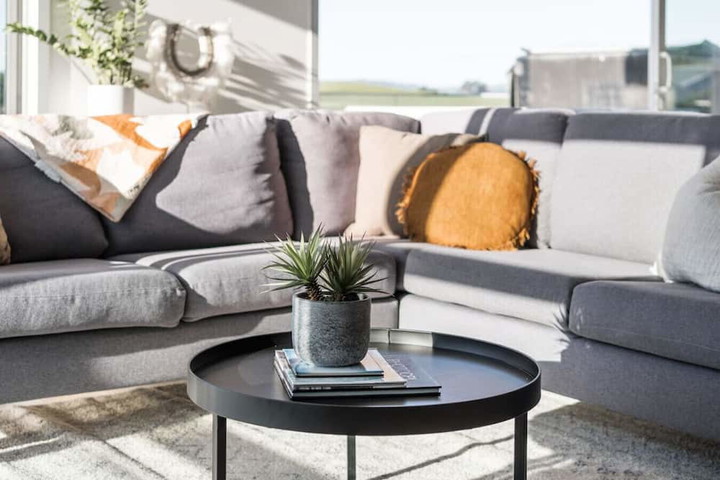 Hillside Haven - House & Unit  16+ Guests  Spa - Raglan