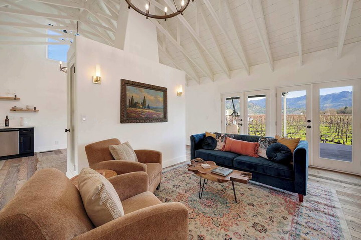 Villa In French Chateau Estate In Napa Valley - Calistoga, CA