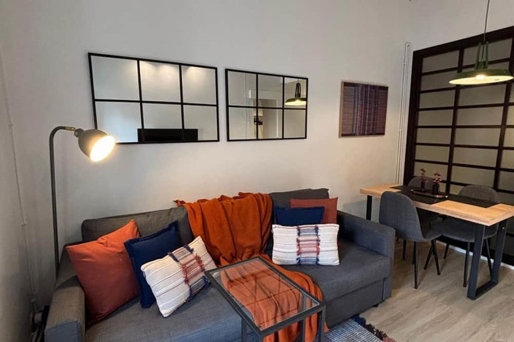 In The Charming Beachside Neighborhood Of Poble Nou, The 1-bedroom Poblenou Beach Vacation Apartment In Barcelona Is A Dream Come True. - Barcelona