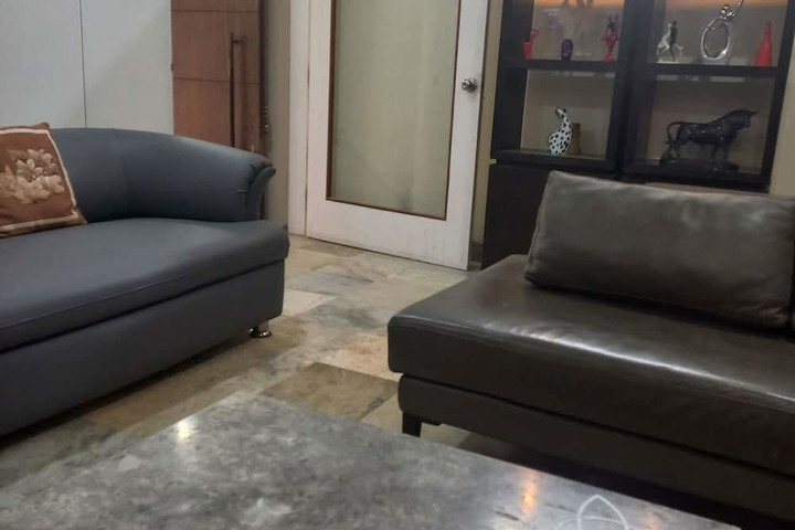 Spacious 5-bedrooms With Attached Bathrooms A C Bungalow In Charming Mathura. - Mathura