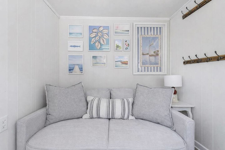 Coastal Falmouth Retreat Walk To Beach + Big Yard! - Martha's Vineyard, MA