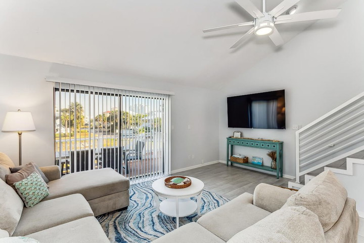 The Turquoise Turtle: Pet Friendly | Sound View Townhome |Navarre Beach - Navarre Beach, FL