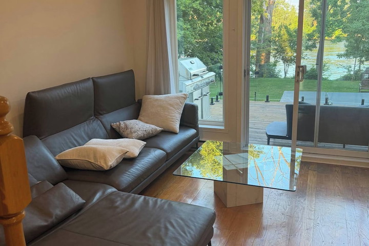 Waterfront Escape With Private Hot Tub & Terrace - 