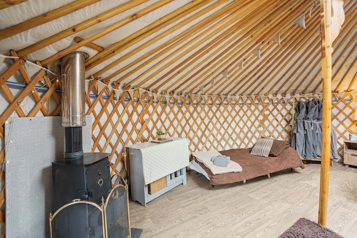Taittinger Luxury Heated Yurt With Private Hot Tub - Norfolk