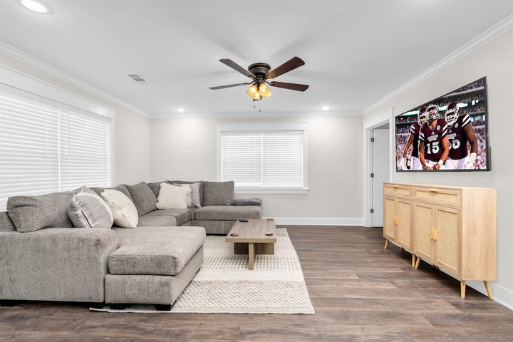 Downtown Access | Spacious | Family Space - Starkville, MS
