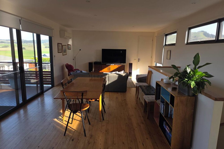 Modern 3 B/r , 2 Bathroom House, Great Views, Bbq, Pet Friendly,and Fast Wifi. - Apollo Bay