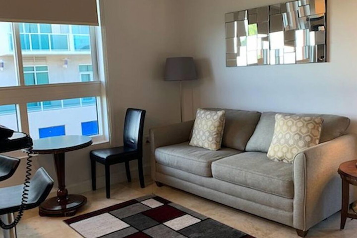 Ada Suite W/ Roll-in Shower | Pool, Spa, & More - Miami, FL