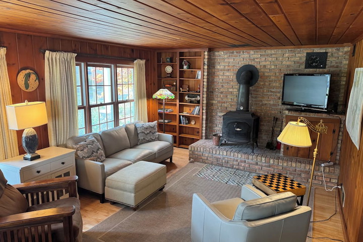 Harbor Springs  Blocks From Lake & Downtown - Harbor Springs, MI