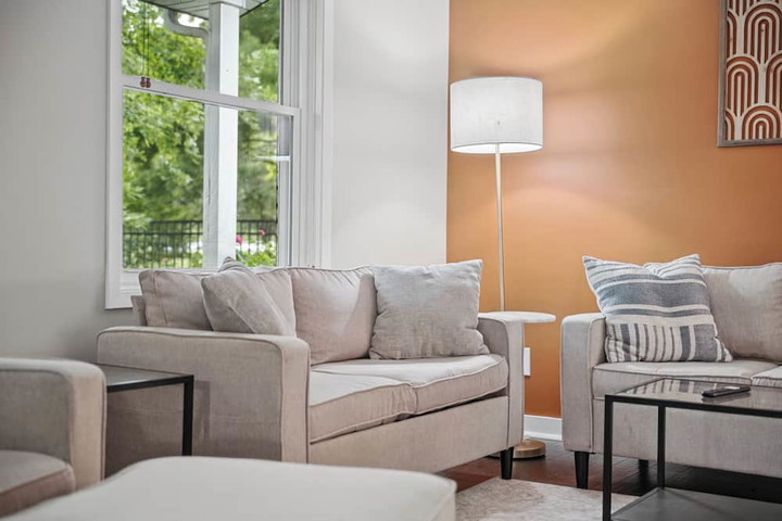 Spacious Family & Work-friendly 3bd W/ Workspace, Fire Pit & Park Views Near Campus - Champaign, IL