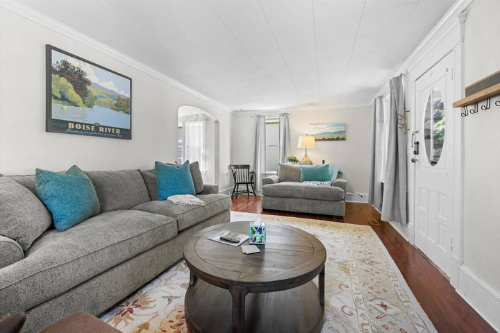 Historic Dog Friendly Home W/ Modern Comforts! Fenced Yard, Screened In Porch & Prime Location - Boise, ID